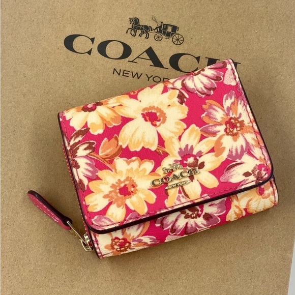 Coach | Bags | Coach Small Trifold Walletwith Vintage Daisy Scriptprint ...
